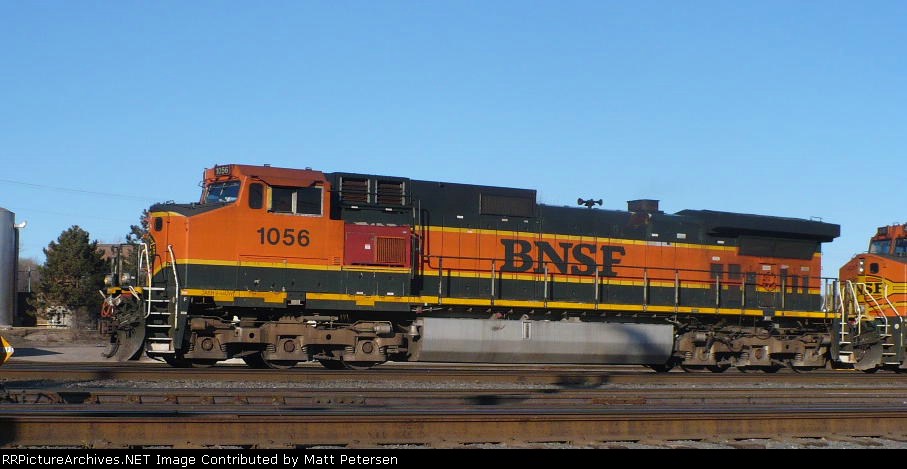 BNSF 1056